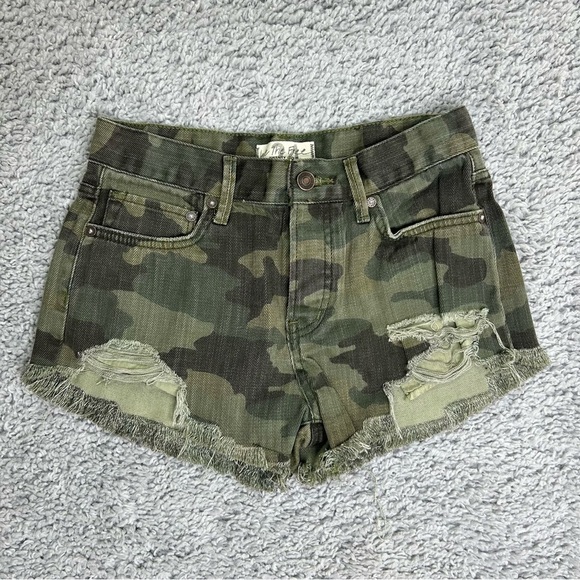 We The Free | Shorts | We The Free Shorts Womens 24 Camo Cut Offs Button Fly Distressed Holes ...